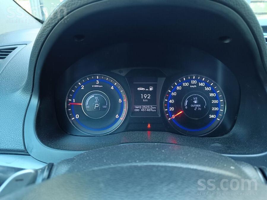 Pelēks Hyundai i40 2012 Rīga, ar dzinēja tilpumu 1.70 L un nobraukumu 451 tūkst. km par 4650 €, foto 14 vietnē AUTOMOTO.COM.LV
