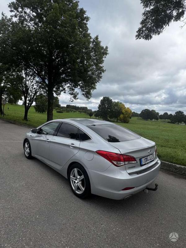 Grey Hyundai i40 2012 in Kaunas, with an engine capacity of 1.69 L and mileage of 275 thousand km for 3500 €, photo 3 on AUTOMOTO.COM.LV