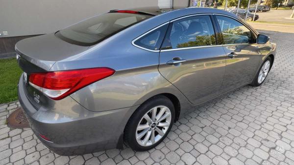 Hyundai i40 2012 in Vilnius on AUTOMOTO.COM.LV Grey Hyundai i40 2012 in Vilnius, with an engine capacity of 1.69 L and mileage of 97 thousand km for 6250 β¬, photo 5 on AUTOMOTO.COM.LV