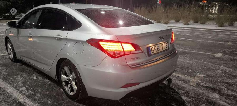 Grey Hyundai i40 2013 in Vilnius, with an engine capacity of 1.59 L and mileage of 200 thousand km for 2500 €, photo 3 on AUTOMOTO.COM.LV