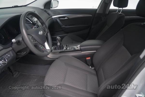 Grey Hyundai i40 2013 in Tallinn, with an engine capacity of 1.60 L and mileage of 178 thousand km for 6190 €, photo 7 on AUTOMOTO.COM.LV