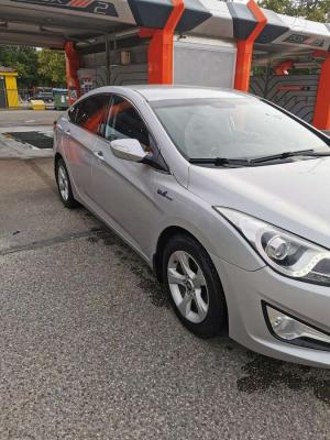 Pelēks Hyundai i40 2013 Marijampole, ar dzinēja tilpumu 1.69 L un nobraukumu 219 tūkst. km par 4200 €, foto  vietnē AUTOMOTO.COM.LV
