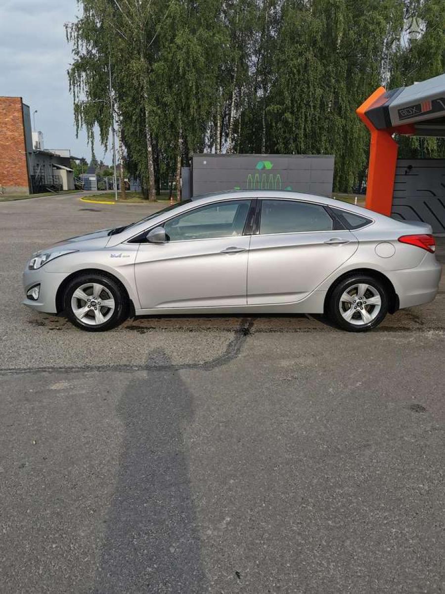 Pelēks Hyundai i40 2013 Marijampole, ar dzinēja tilpumu 1.69 L un nobraukumu 219 tūkst. km par 4200 €, foto 7 vietnē AUTOMOTO.COM.LV