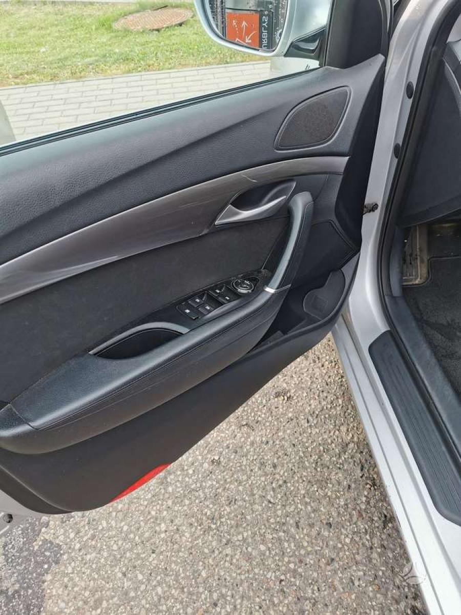 Pelēks Hyundai i40 2013 Marijampole, ar dzinēja tilpumu 1.69 L un nobraukumu 219 tūkst. km par 4200 €, foto 11 vietnē AUTOMOTO.COM.LV