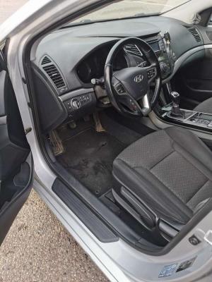 Pelēks Hyundai i40 2013 Marijampole, ar dzinēja tilpumu 1.69 L un nobraukumu 219 tūkst. km par 4200 €, foto 12 vietnē AUTOMOTO.COM.LV