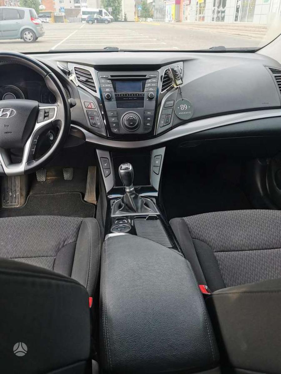 Pelēks Hyundai i40 2013 Marijampole, ar dzinēja tilpumu 1.69 L un nobraukumu 219 tūkst. km par 4200 €, foto 13 vietnē AUTOMOTO.COM.LV