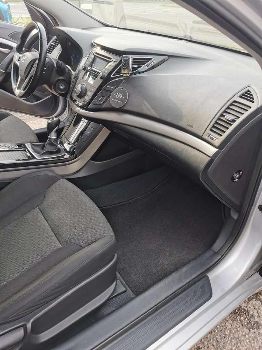 Pelēks Hyundai i40 2013 Marijampole, ar dzinēja tilpumu 1.69 L un nobraukumu 219 tūkst. km par 4200 €, foto 15 vietnē AUTOMOTO.COM.LV