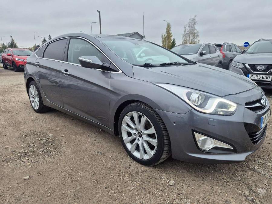 Grey Hyundai i40 2013 in Utena, with an engine capacity of 1.69 L and mileage of 259 thousand km for 5200 €, photo 4 on AUTOMOTO.COM.LV