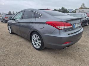Grey Hyundai i40 2013 in Utena, with an engine capacity of 1.69 L and mileage of 259 thousand km for 5200 €, photo 7 on AUTOMOTO.COM.LV