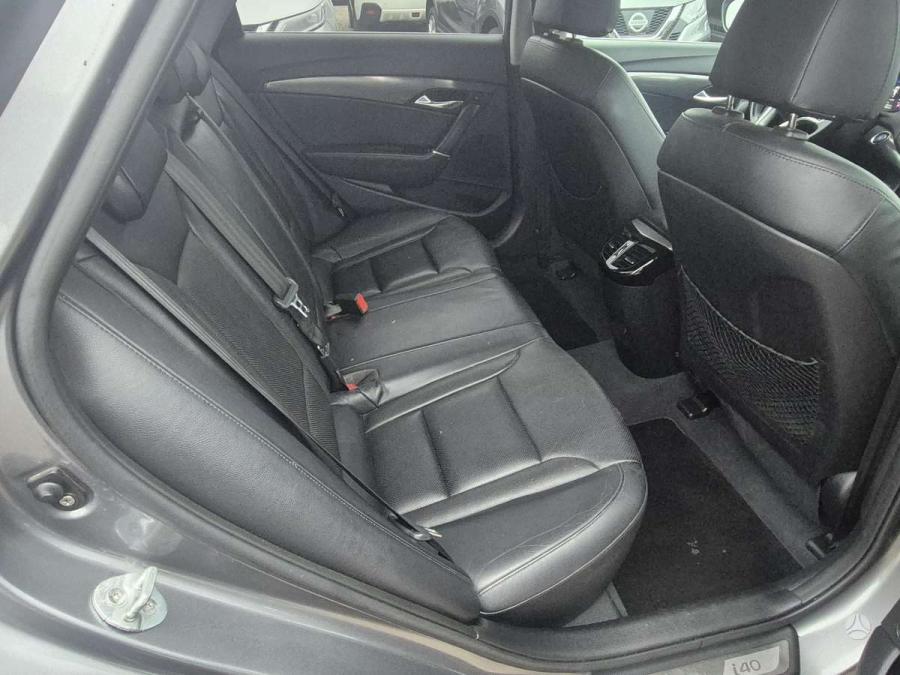 Grey Hyundai i40 2013 in Utena, with an engine capacity of 1.69 L and mileage of 259 thousand km for 5200 €, photo 15 on AUTOMOTO.COM.LV