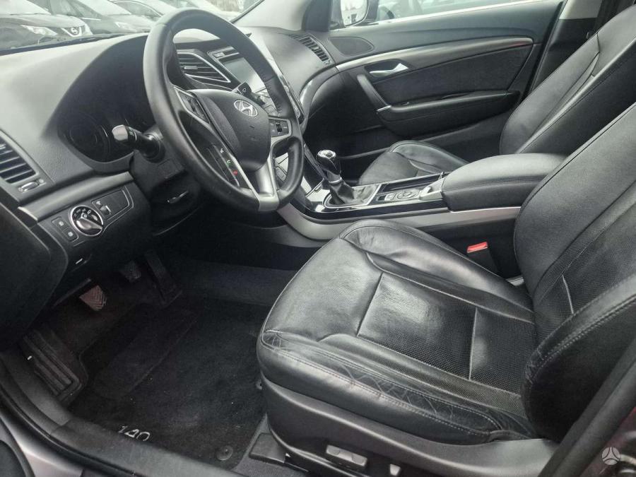 Grey Hyundai i40 2013 in Utena, with an engine capacity of 1.69 L and mileage of 259 thousand km for 5200 €, photo 18 on AUTOMOTO.COM.LV