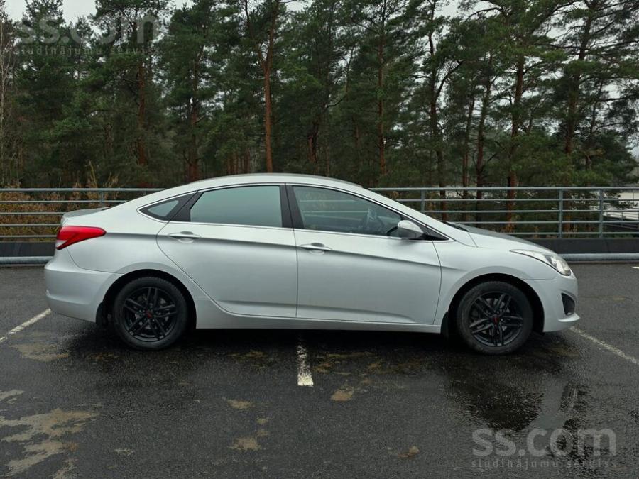 Pelēks Hyundai i40 2014 Rīga, ar dzinēja tilpumu 1.60 L un nobraukumu 215 tūkst. km par 5980 €, foto 2 vietnē AUTOMOTO.COM.LV