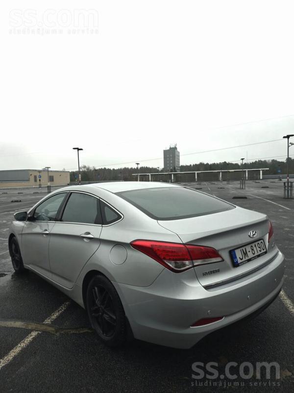 Grey Hyundai i40 2014 in Riga, with an engine capacity of 1.60 L and mileage of 215 thousand km for 5980 €, photo 5 on AUTOMOTO.COM.LV