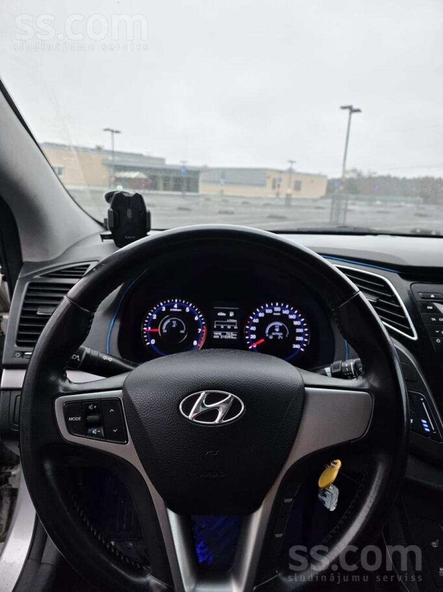 Pelēks Hyundai i40 2014 Rīga, ar dzinēja tilpumu 1.60 L un nobraukumu 215 tūkst. km par 5980 €, foto 10 vietnē AUTOMOTO.COM.LV