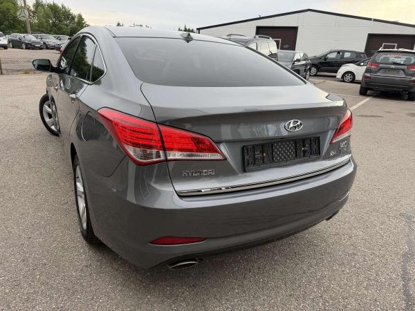 Grey Hyundai i40 2014 in Utena, with an engine capacity of 1.69 L and mileage of 287 thousand km for 4250 €, photo 9 on AUTOMOTO.COM.LV