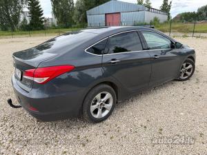 Pelēks Hyundai i40 2014 Tallina, ar dzinēja tilpumu 1.70 L un nobraukumu 290 tūkst. km par 4500 €, foto 4 vietnē AUTOMOTO.COM.LV