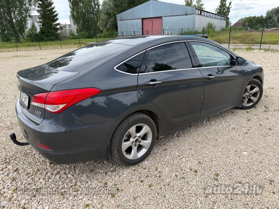 Pelēks Hyundai i40 2014 Tallina, ar dzinēja tilpumu 1.70 L un nobraukumu 290 tūkst. km par 4500 €, foto 4 vietnē AUTOMOTO.COM.LV