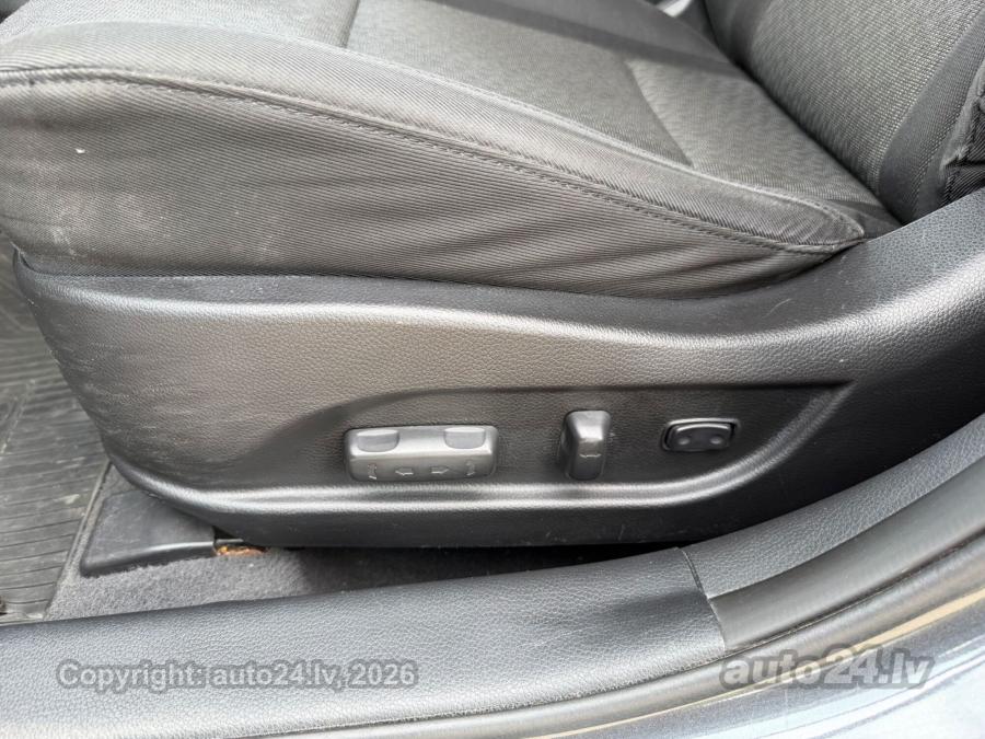Pelēks Hyundai i40 2014 Tallina, ar dzinēja tilpumu 1.70 L un nobraukumu 290 tūkst. km par 4500 €, foto 8 vietnē AUTOMOTO.COM.LV