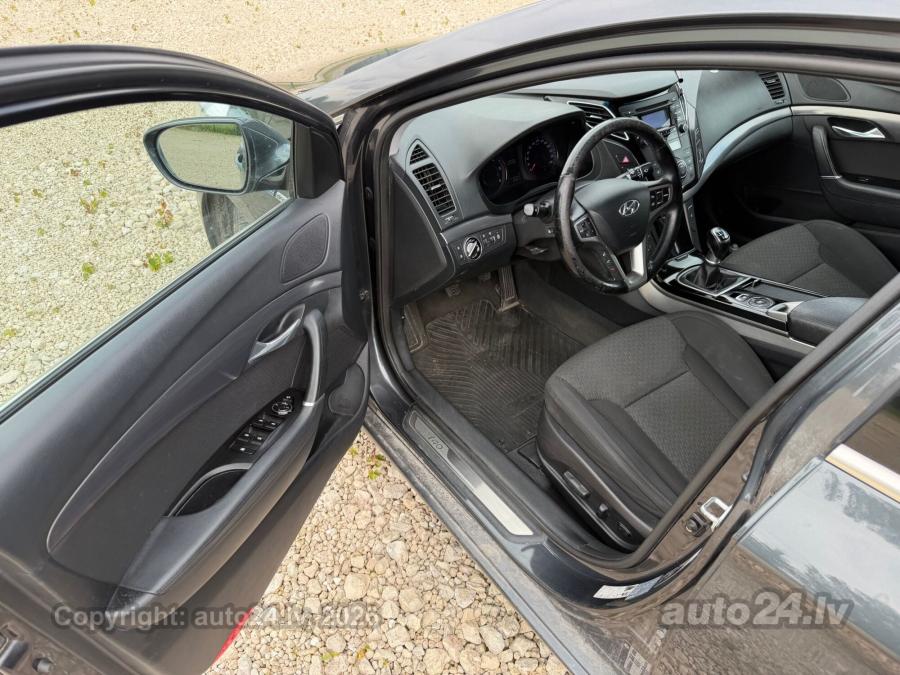 Pelēks Hyundai i40 2014 Tallina, ar dzinēja tilpumu 1.70 L un nobraukumu 290 tūkst. km par 4500 €, foto 11 vietnē AUTOMOTO.COM.LV
