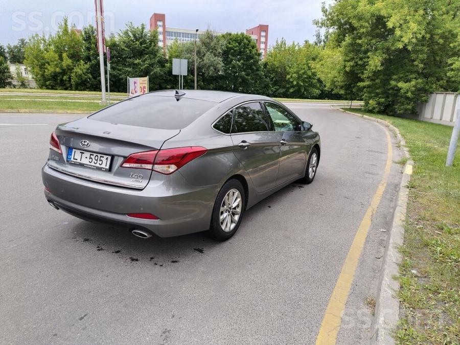 Pelēks Hyundai i40 2015 Rīga, ar dzinēja tilpumu 1.70 L un nobraukumu 158 tūkst. km par 7900 €, foto 4 vietnē AUTOMOTO.COM.LV