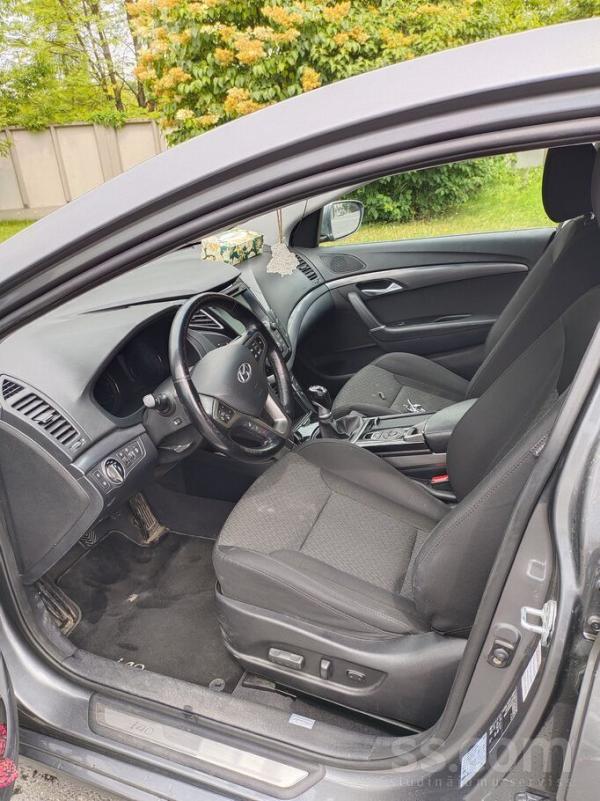 Grey Hyundai i40 2015 in Riga, with an engine capacity of 1.70 L and mileage of 158 thousand km for 7900 €, photo 6 on AUTOMOTO.COM.LV