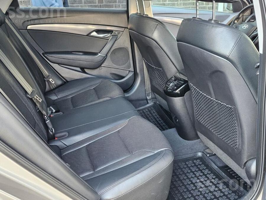 Grey Hyundai i40 2017 in Riga, with an engine capacity of 1.70 L and mileage of 187 thousand km for 7970 €, photo 12 on AUTOMOTO.COM.LV