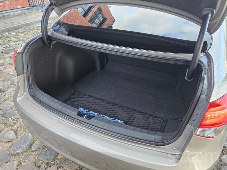 Grey Hyundai i40 2017 in Riga, with an engine capacity of 1.70 L and mileage of 187 thousand km for 7970 €, photo 33 on AUTOMOTO.COM.LV