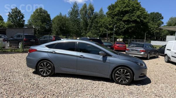 Grey Hyundai i40 2017 in Riga, with an engine capacity of 1.70 L and mileage of 177 thousand km for 7650 €, photo 3 on AUTOMOTO.COM.LV