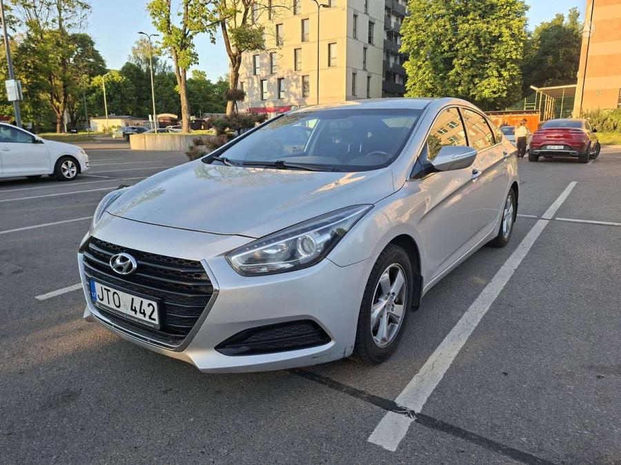 Pelēks Hyundai i40 2017 Viļņa, ar dzinēja tilpumu 1.59 L un nobraukumu 165 tūkst. km par 5900 €, foto 3 vietnē AUTOMOTO.COM.LV