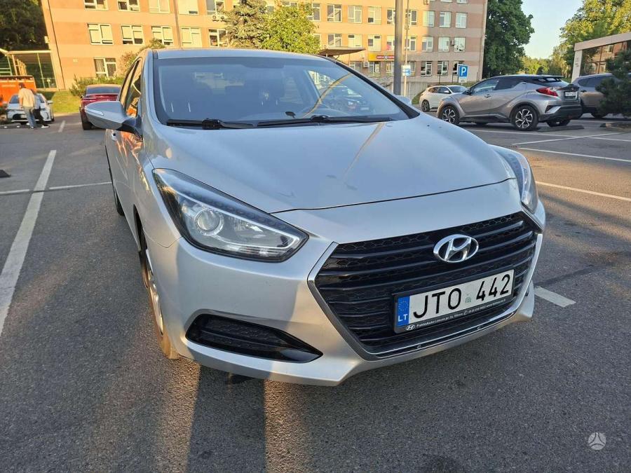 Pelēks Hyundai i40 2017 Viļņa, ar dzinēja tilpumu 1.59 L un nobraukumu 165 tūkst. km par 5900 €, foto 4 vietnē AUTOMOTO.COM.LV