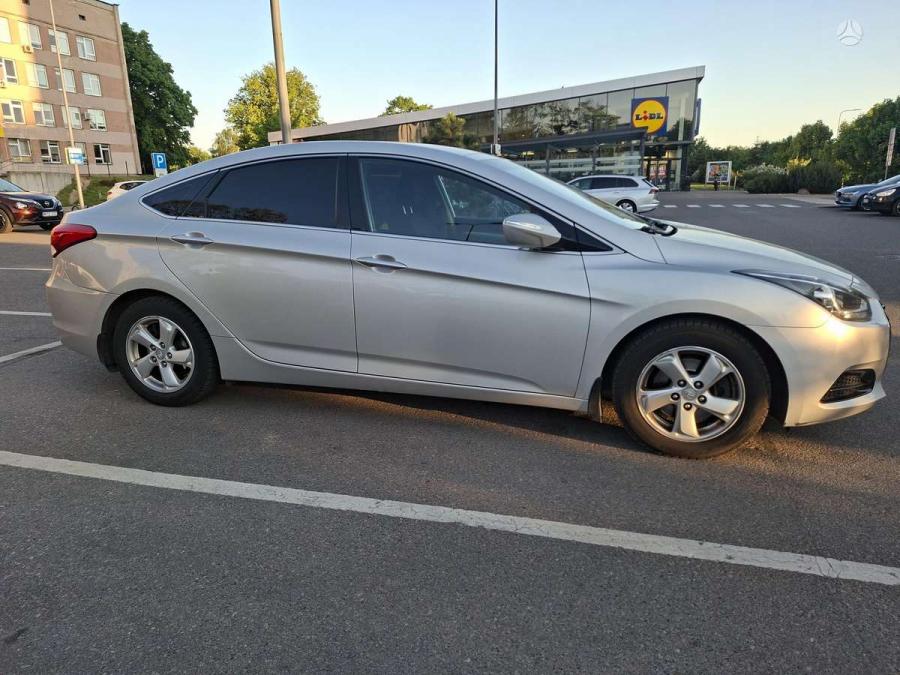 Pelēks Hyundai i40 2017 Viļņa, ar dzinēja tilpumu 1.59 L un nobraukumu 165 tūkst. km par 5900 €, foto 5 vietnē AUTOMOTO.COM.LV