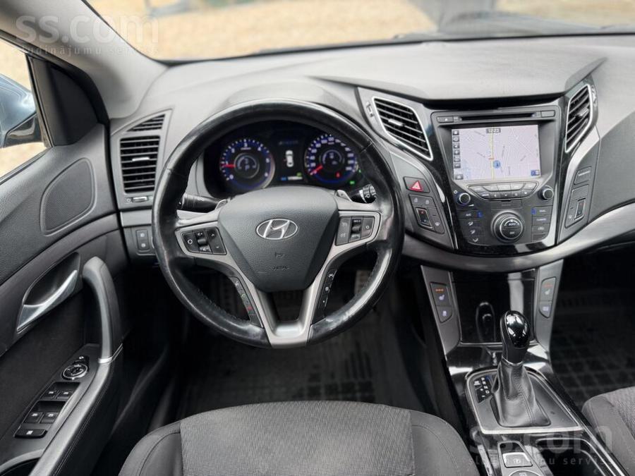 Grey Hyundai i40 2017 in Riga, with an engine capacity of 1.70 L and mileage of 177 thousand km for 7700 €, photo 17 on AUTOMOTO.COM.LV