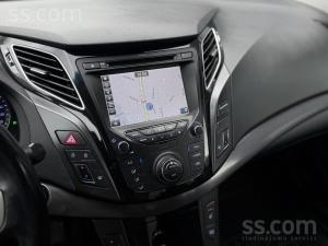Grey Hyundai i40 2017 in Riga, with an engine capacity of 1.70 L and mileage of 177 thousand km for 7700 €, photo 18 on AUTOMOTO.COM.LV