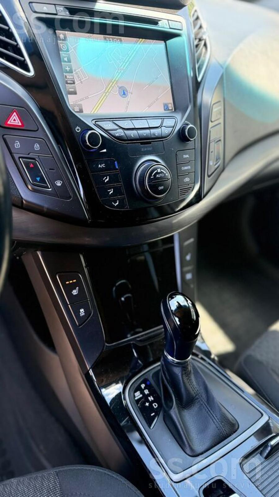 Grey Hyundai i40 2017 in Riga, with an engine capacity of 1.70 L and mileage of 177 thousand km for 7700 €, photo 25 on AUTOMOTO.COM.LV