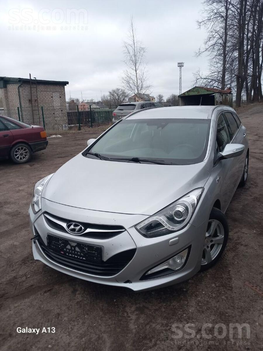 Pelēks Hyundai i40 2011 Aizkraukle, ar dzinēja tilpumu 1.70 L un nobraukumu 284 tūkst. km par 2500 €, foto 1 vietnē AUTOMOTO.COM.LV
