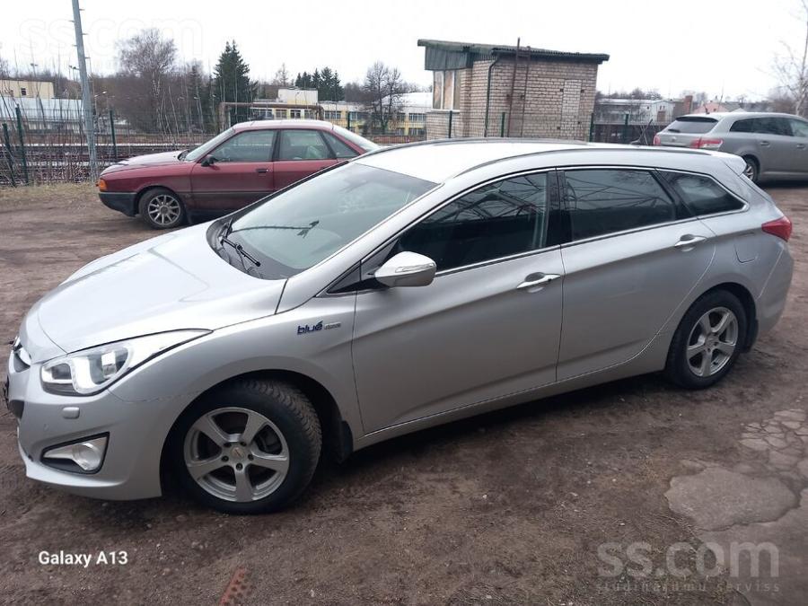 Pelēks Hyundai i40 2011 Aizkraukle, ar dzinēja tilpumu 1.70 L un nobraukumu 284 tūkst. km par 2500 €, foto 2 vietnē AUTOMOTO.COM.LV
