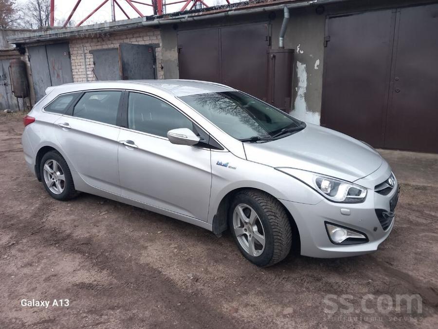 Pelēks Hyundai i40 2011 Aizkraukle, ar dzinēja tilpumu 1.70 L un nobraukumu 284 tūkst. km par 2500 €, foto 3 vietnē AUTOMOTO.COM.LV
