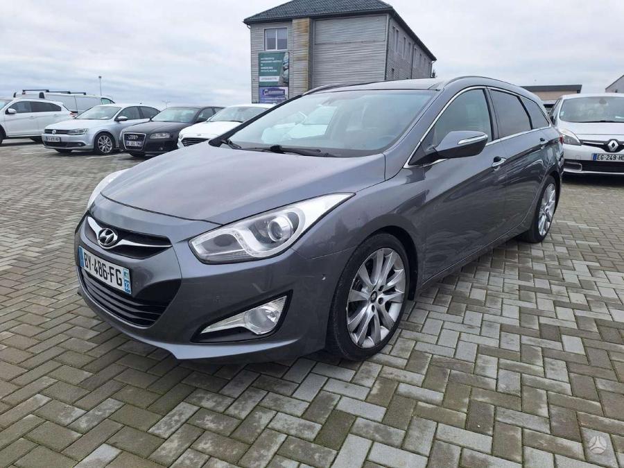 Grey Hyundai i40 2011 in Taurage, with an engine capacity of 1.69 L and mileage of 214 thousand km for 5300 €, photo 3 on AUTOMOTO.COM.LV