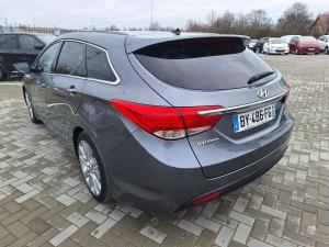 Grey Hyundai i40 2011 in Taurage, with an engine capacity of 1.69 L and mileage of 214 thousand km for 5300 €, photo 5 on AUTOMOTO.COM.LV