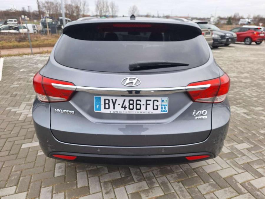 Grey Hyundai i40 2011 in Taurage, with an engine capacity of 1.69 L and mileage of 214 thousand km for 5300 €, photo 6 on AUTOMOTO.COM.LV
