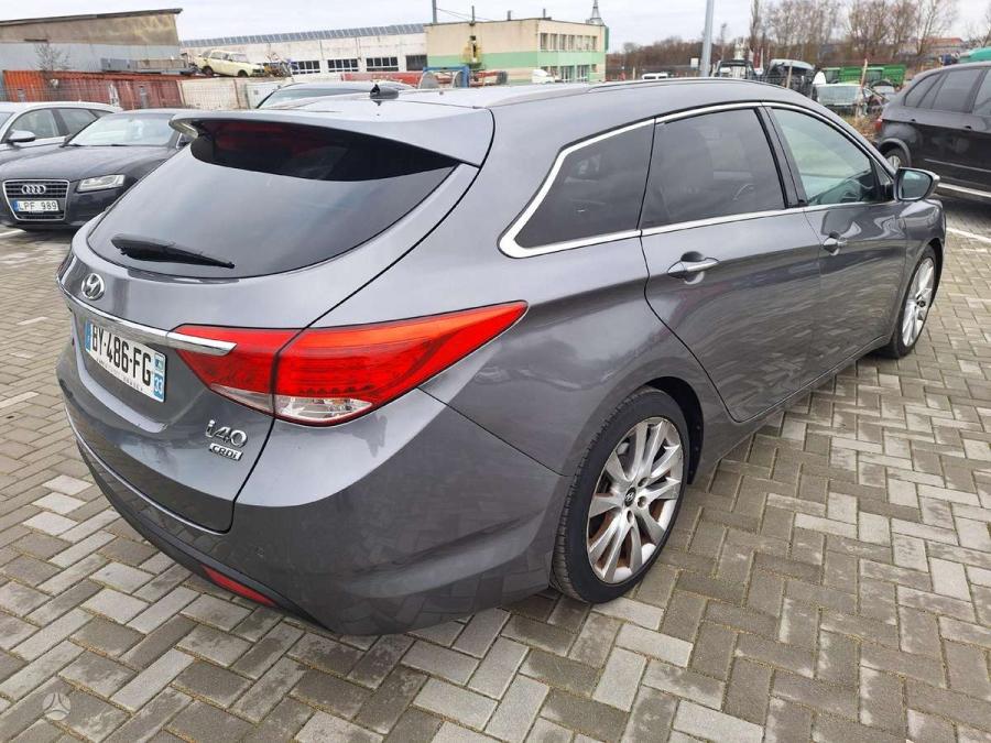 Grey Hyundai i40 2011 in Taurage, with an engine capacity of 1.69 L and mileage of 214 thousand km for 5300 €, photo 7 on AUTOMOTO.COM.LV