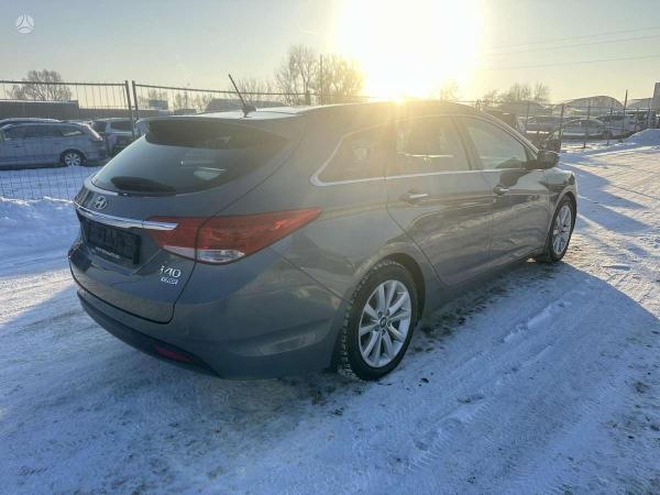 Pelēks Hyundai i40 2011 Marijampole, ar dzinēja tilpumu 1.69 L un nobraukumu 159 tūkst. km par 3550 €, foto 4 vietnē AUTOMOTO.COM.LV