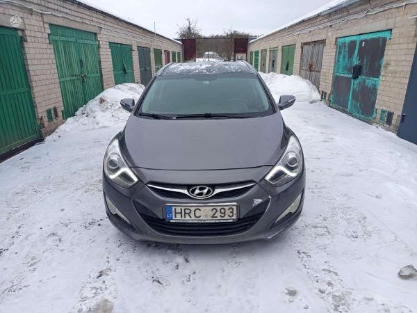 Grey Hyundai i40 2011 in Vilnius, with an engine capacity of 1.69 L and mileage of 317 thousand km for 2500 €, photo 1 on AUTOMOTO.COM.LV