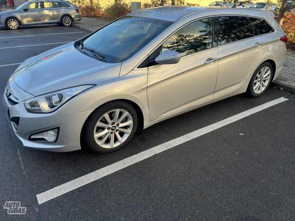 Pelēks Hyundai i40 2011 Viļņa, ar dzinēja tilpumu 1.70 L un nobraukumu 272 tūkst. km par 4000 €, foto 1 vietnē AUTOMOTO.COM.LV