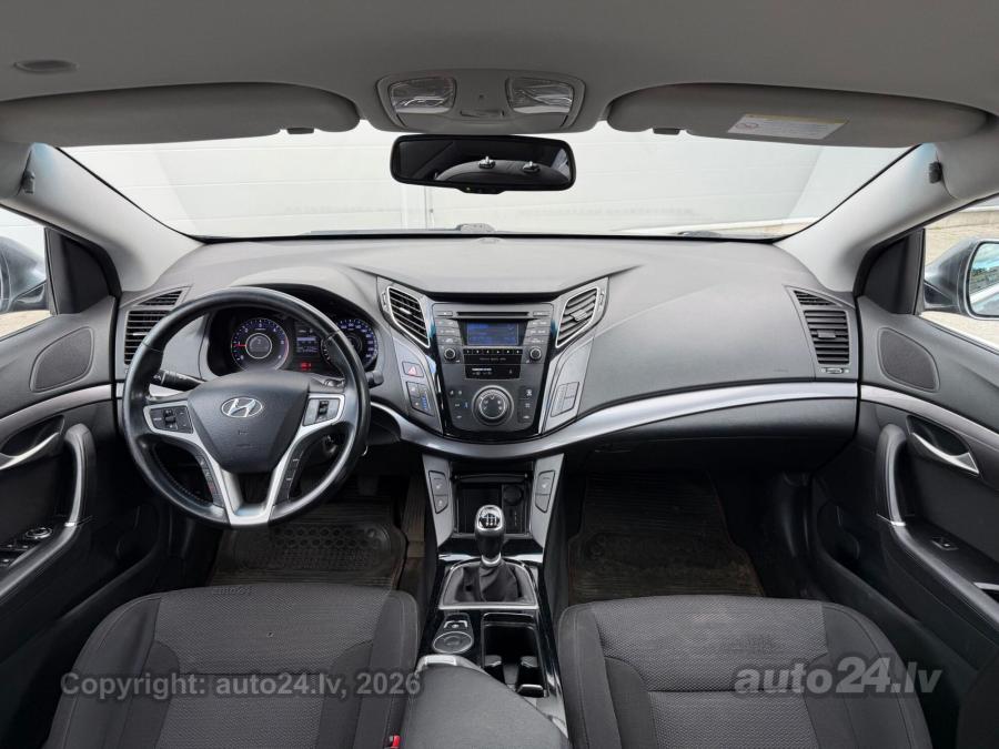 Grey Hyundai i40 2011 in Tallinn, with an engine capacity of 1.70 L and mileage of 276 thousand km for 3000 €, photo 7 on AUTOMOTO.COM.LV