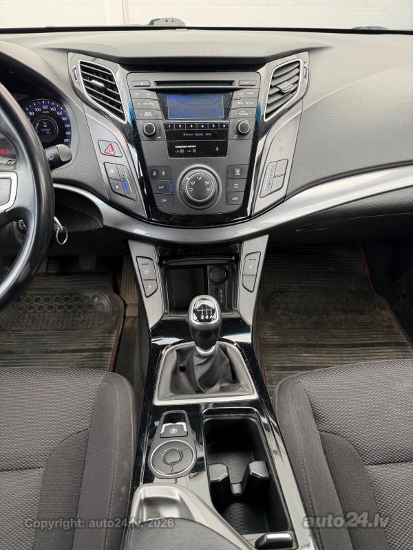 Grey Hyundai i40 2011 in Tallinn, with an engine capacity of 1.70 L and mileage of 276 thousand km for 3000 €, photo 7 on AUTOMOTO.COM.LV