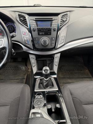 Grey Hyundai i40 2011 in Tallinn, with an engine capacity of 1.70 L and mileage of 276 thousand km for 3000 €, photo 8 on AUTOMOTO.COM.LV