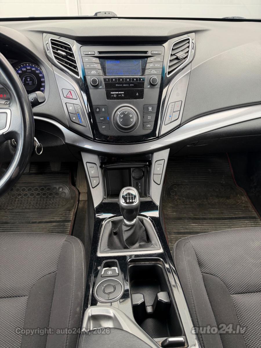 Grey Hyundai i40 2011 in Tallinn, with an engine capacity of 1.70 L and mileage of 276 thousand km for 3000 €, photo 8 on AUTOMOTO.COM.LV