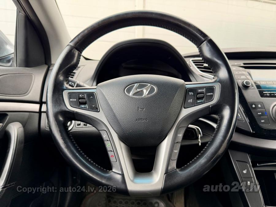 Grey Hyundai i40 2011 in Tallinn, with an engine capacity of 1.70 L and mileage of 276 thousand km for 3000 €, photo 10 on AUTOMOTO.COM.LV