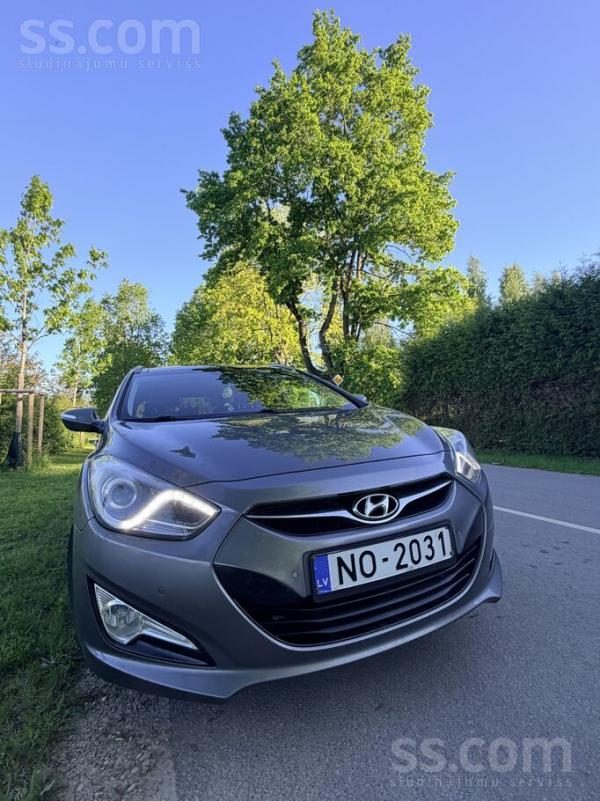 Grey Hyundai i40 2011 in Jelgava, with an engine capacity of 1.70 L and mileage of 370 thousand km for 4555 €, photo 1 on AUTOMOTO.COM.LV